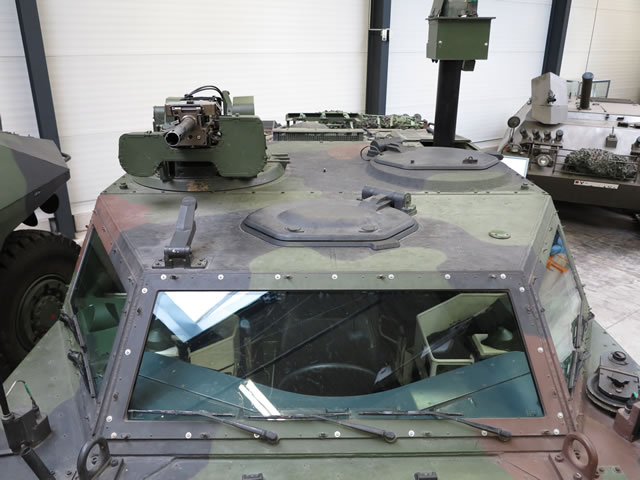 WarWheels.Net - Photos of the Fennek Light Armored Reconnaissance Vehicle